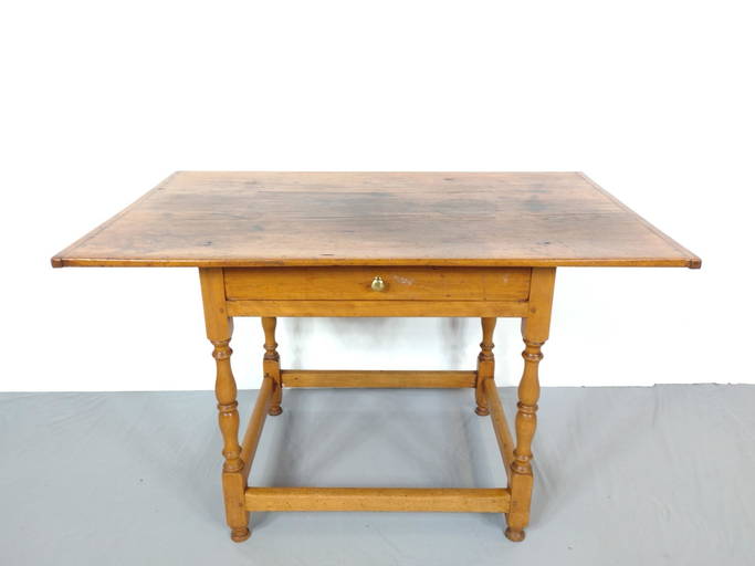 Single Drawer Table With Turned Legs