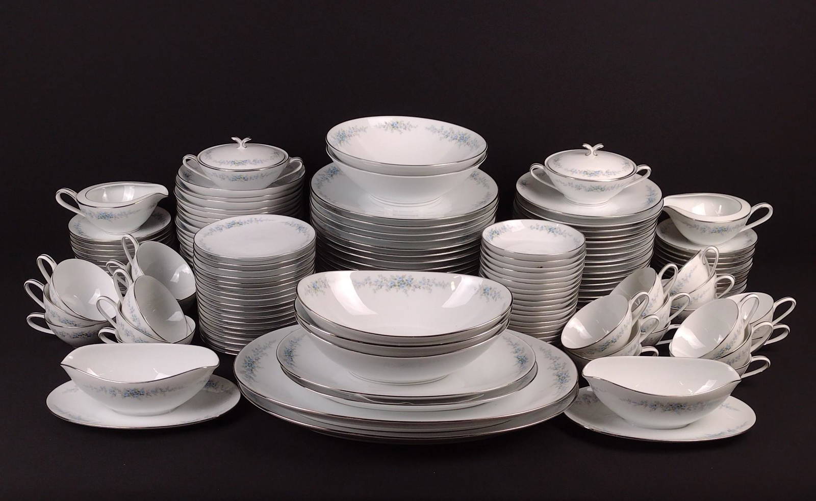 149 Pcs Noritake "roseberry" Dinnerware Auction