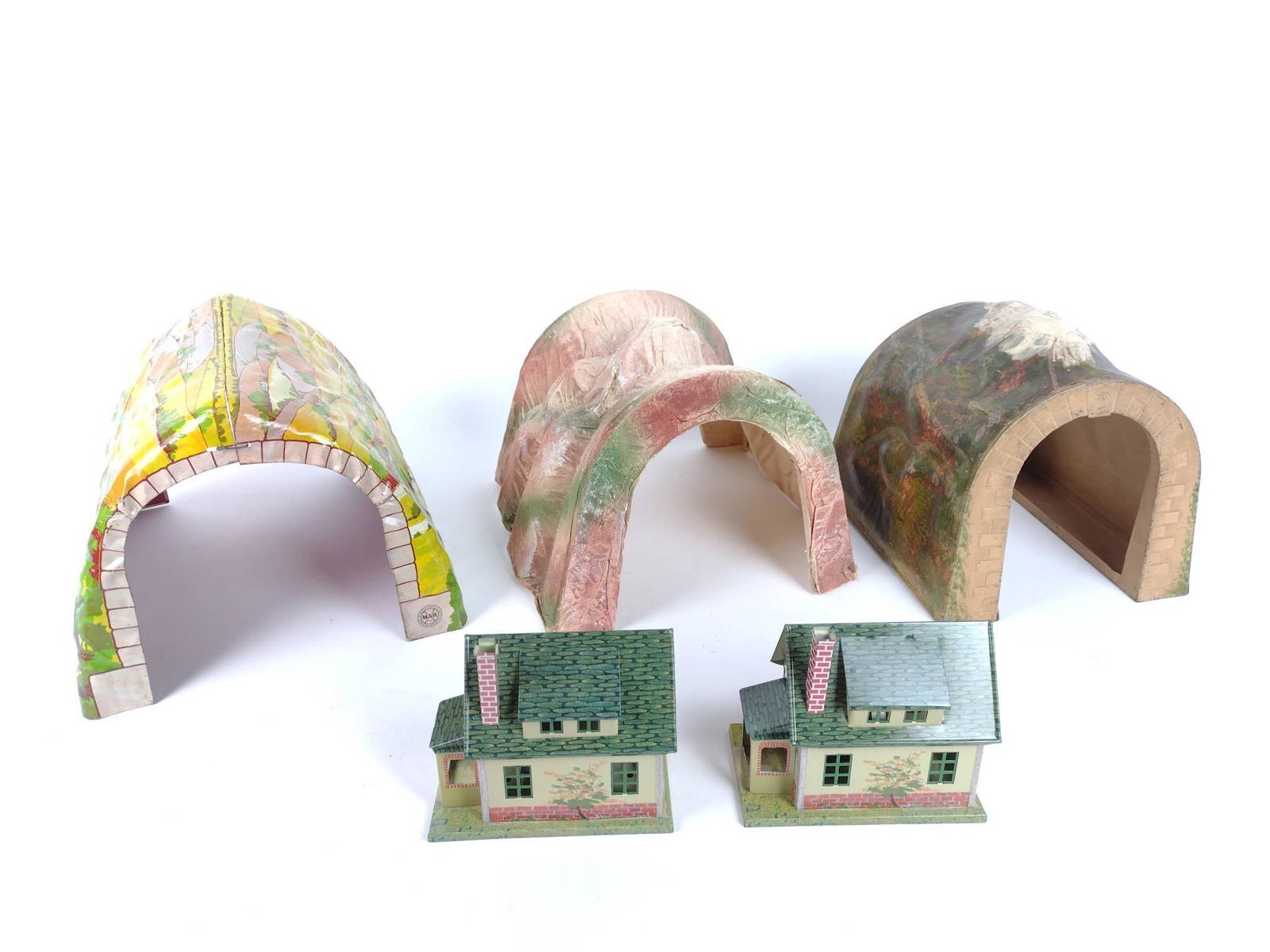 3 Train Tunnels & 2 Houses Incl Marx Auction
