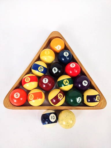 17 Vintage Pool Balls