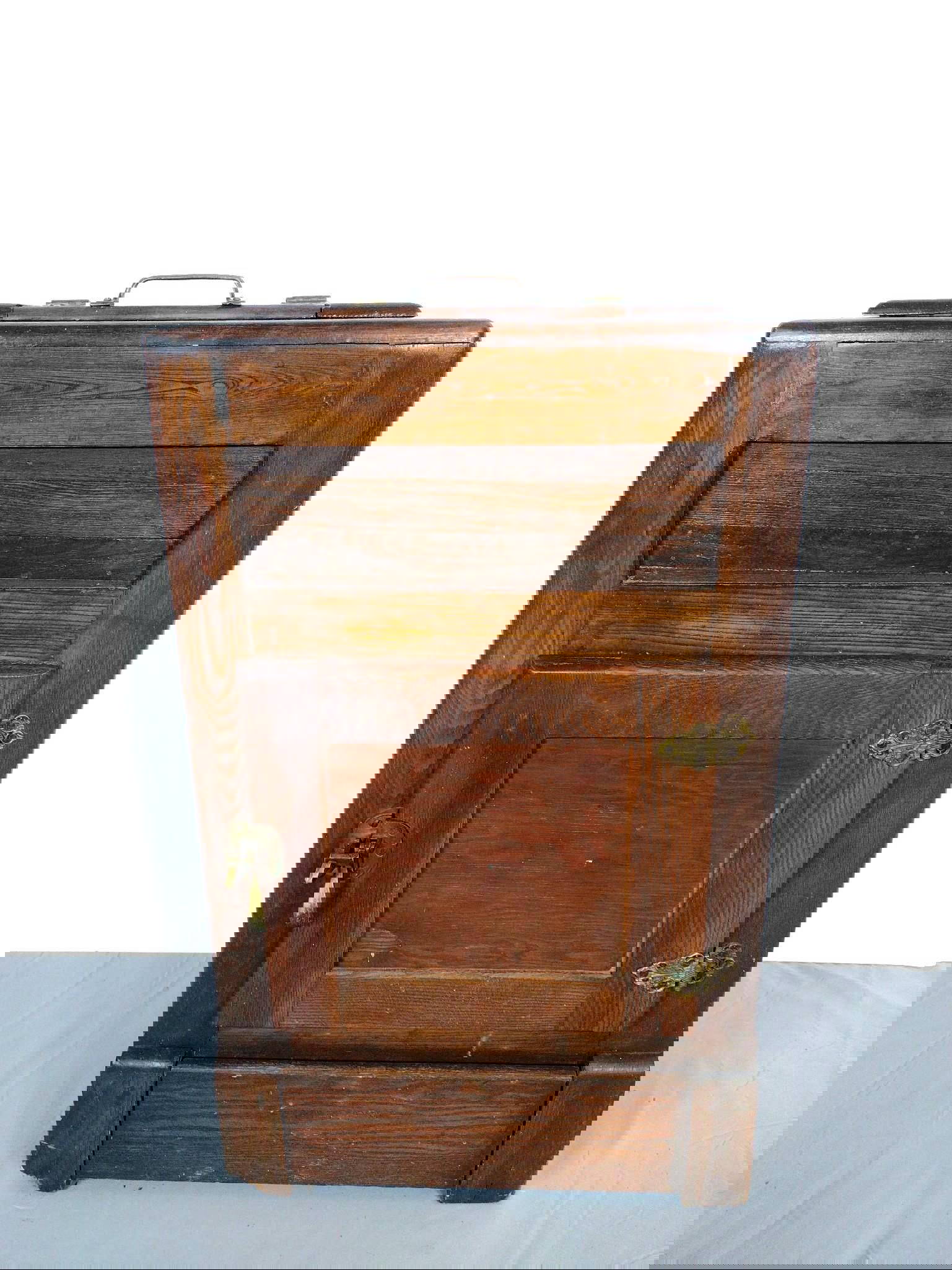 Antique Ice Box Auction