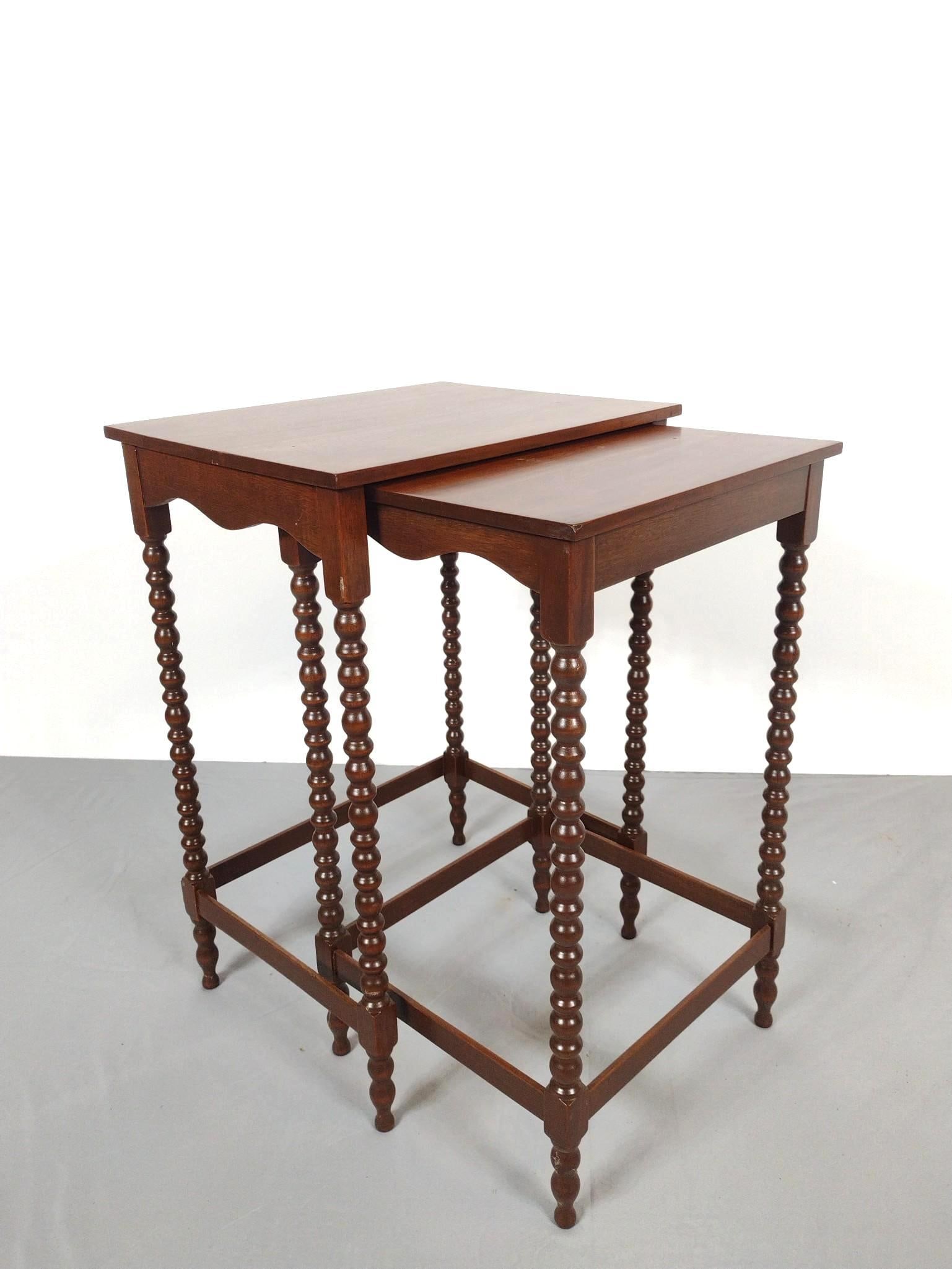 Paine Furniture Co Nesting Tables W/ Turned Legs Auction