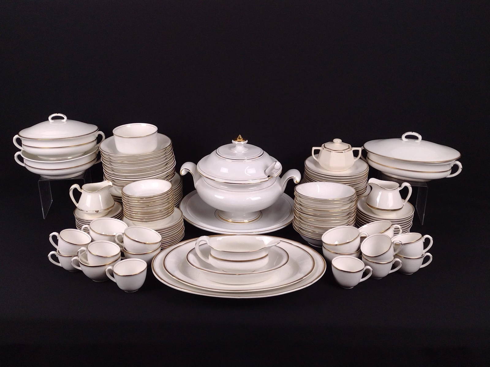 138 Pcs Tst Latona China Dinnerware Auction