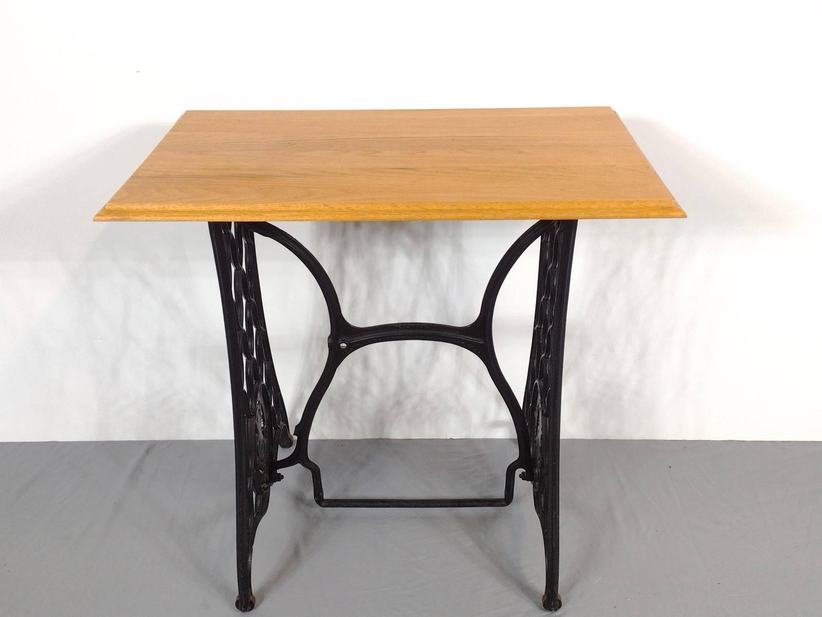 The Singer Mfg Co Sewing Table Auction