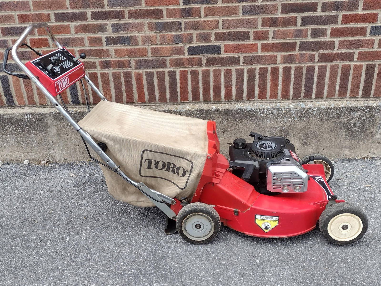 Toro 21" Rear Bagger Mower Auction
