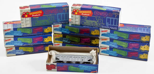 Ho Scale 12 Stall Roundhouse & Accessories