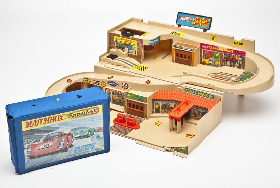 Matchbox Case, Hot Wheels Service Center & 24 Cars
