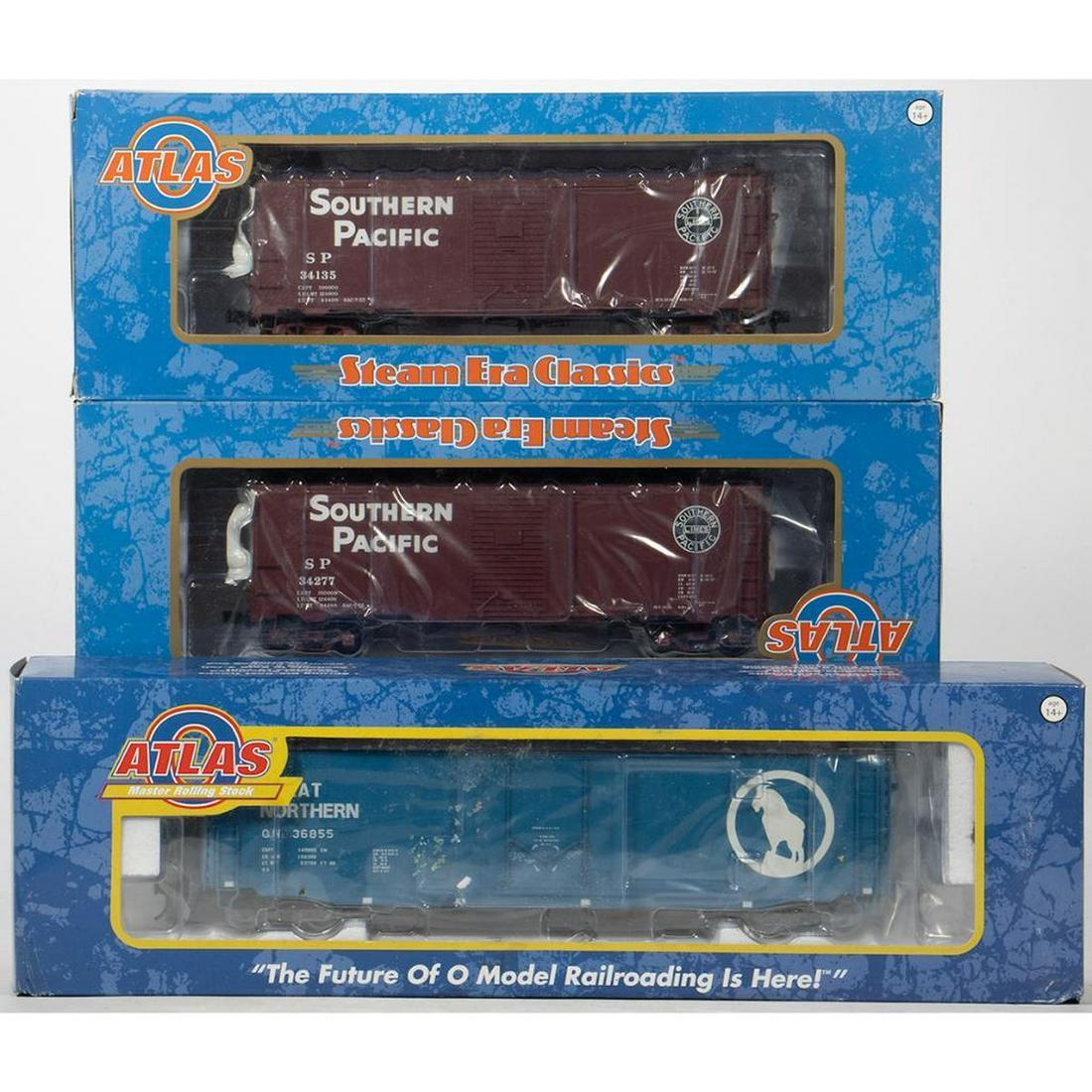 Atlas O Gauge. Box Cars. Sp, Gn, Sp