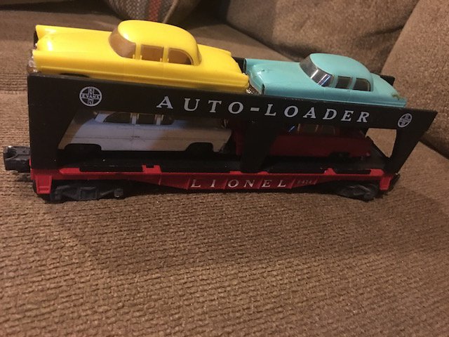 Lionel Postwar 6414 Auto Loader With 4 Original Cars