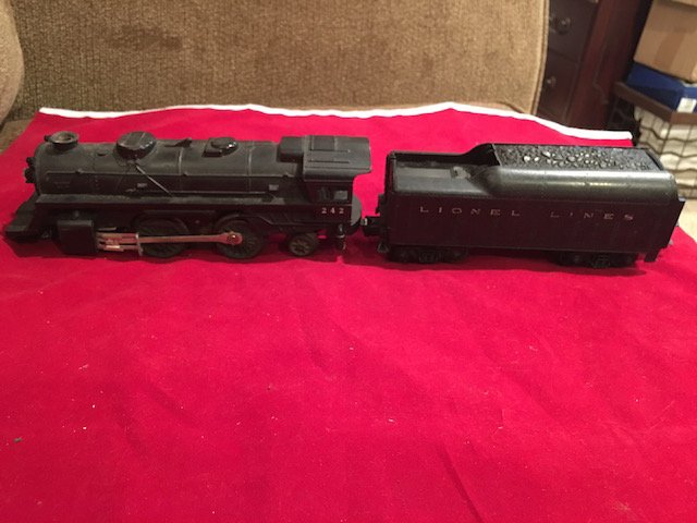 Lionel Postwar #242 Engine & Tender