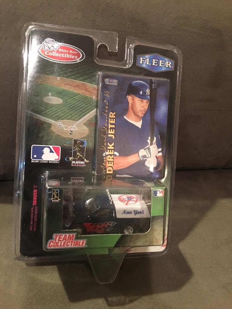 Derek Jeter 1999 Fleer White Rose Team Collectible
