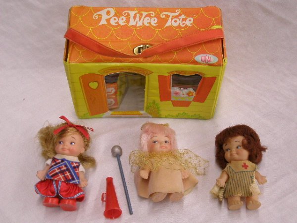 2238: Ideal Pee Wee dolls w/Pee Wee Tote