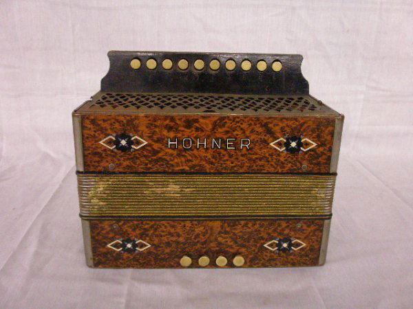 3025: Hohner squeeze box
