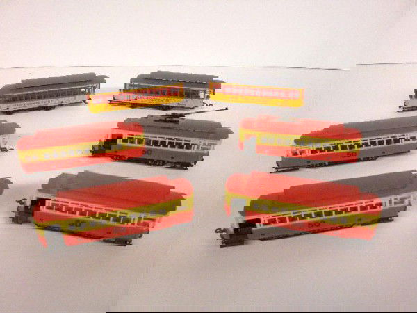 1050: AHM & RSO HO Scale Trolley Cars