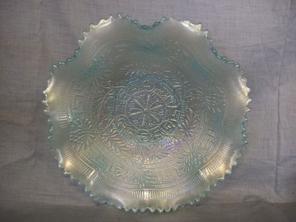 6185: Northwood carnival glass "Embroidered Mums" bowl