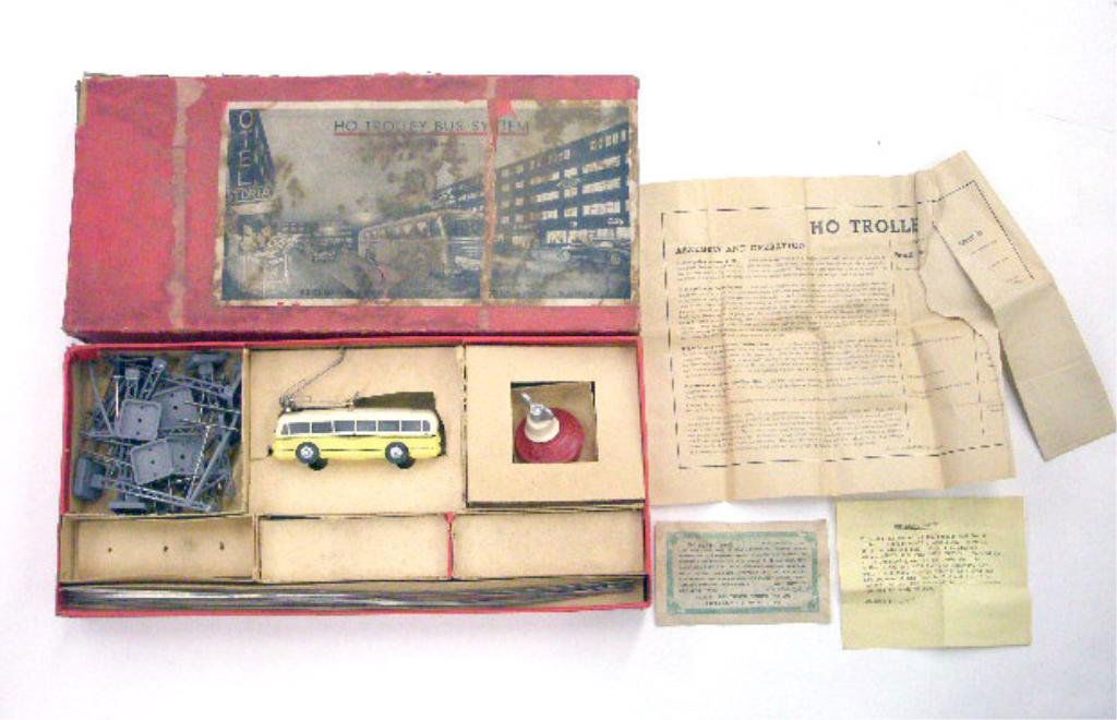 397: 1950's HO Scale Trolley Bus System