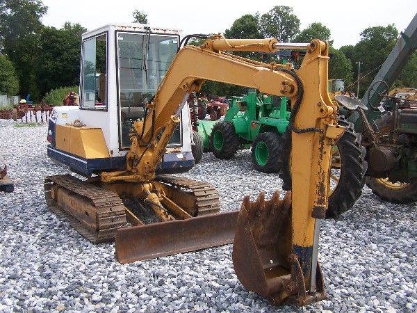 1077: KOMATSU PC30-5 MINI EXCAVATOR!!! : Lot 1077
