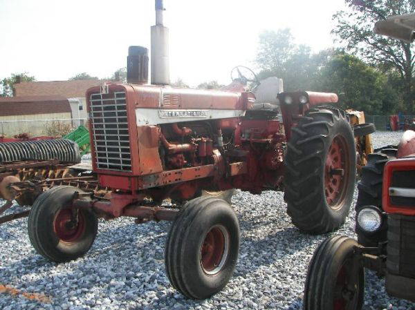 International 1026 Hydro Tractor