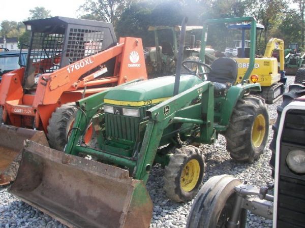 178: John Deere 770 tractor 4x4 w/ loader