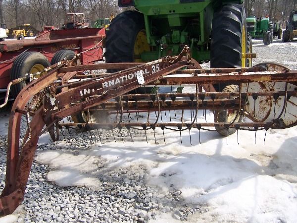 201A: International IH 35 Hay rake for tractor