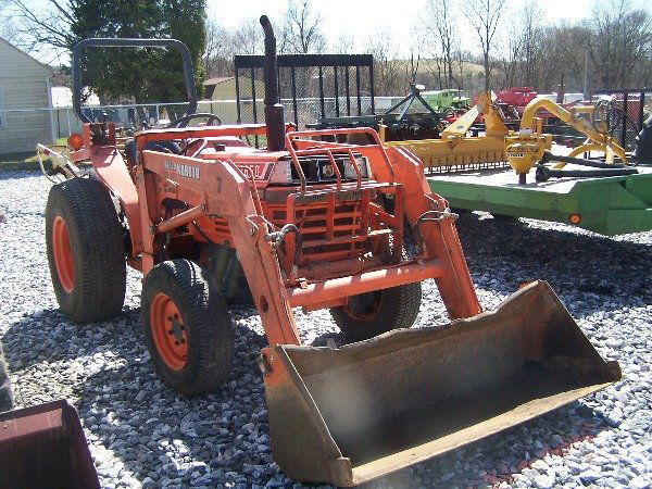 558: Kubota L-2850 Tractor w/Loader 4x4