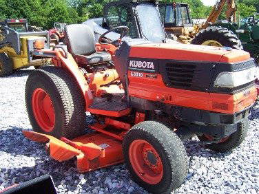 Kubota L3010 4x4 Compact Tractor W/ Belly Mower!!
