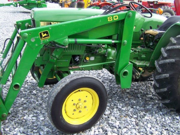 106: 1980 John Deere 1050 Tractor with JD 80 Loader : Lot 106