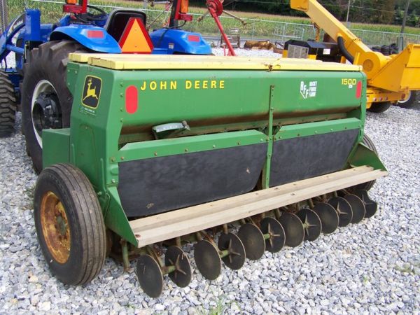 132: John Deere 1500 8' 3pt Power Seeder Drill, 8" Sp