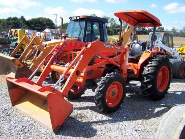 242: Kubota M5400 4x4 Utility Tractor with Loader