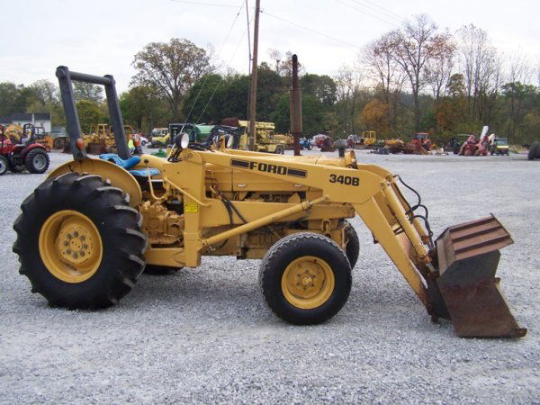 133: Ford 340B Tractor with Loader, 68" Bucket : Lot 133