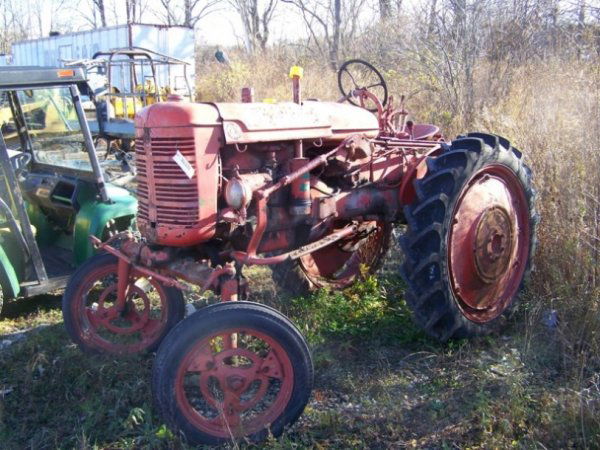 53: International Farmall Super AV Hi Crop Tractor