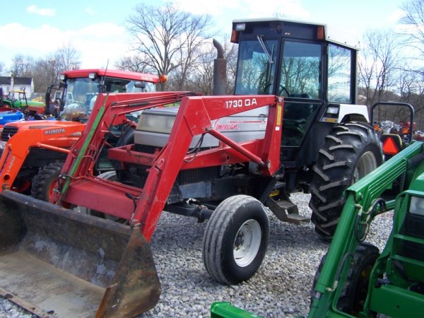 White American 80 4x4 Farm Tractor With Cab Loader