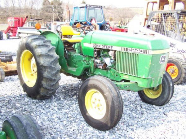 John Deere 2240 Hi Hood Farm Tractor, Very Nice