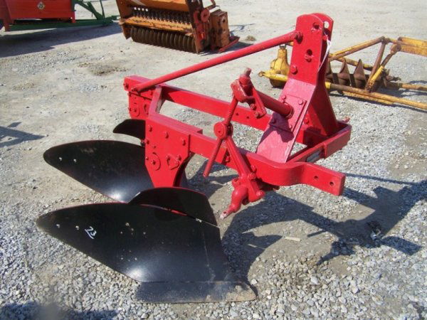 548: Massey Ferguson 3pt 2 Bottom Plow for Tractors