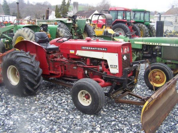 International 424 Tractor With Snowblade, Gas,