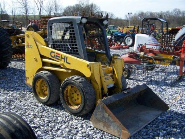 629: 2002 Gehl 3935 SX Skid Steer Loader, OROPS