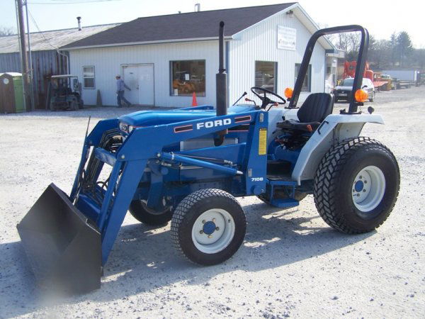 634: Ford 1720 4x4 Compact Tractor with Loader : Lot 634