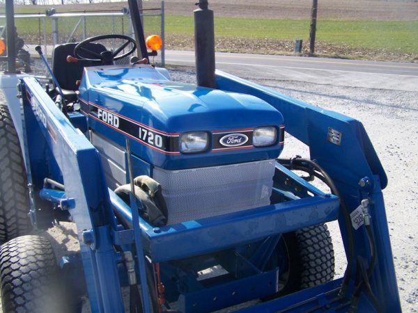 634: Ford 1720 4x4 Compact Tractor with Loader : Lot 634
