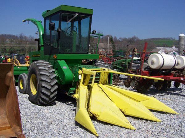 John Deere 5440 Self Propelled Chopper Corn Head