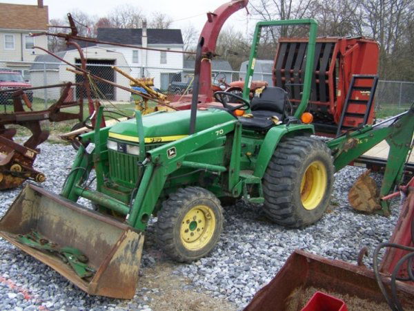 832: John Deere 790 4x4 Compact Tractor Loader Backhoe