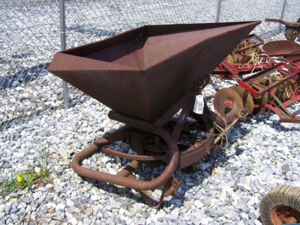 12: 3 pt Seed or Fertilizer Spin Spreader for Tractor