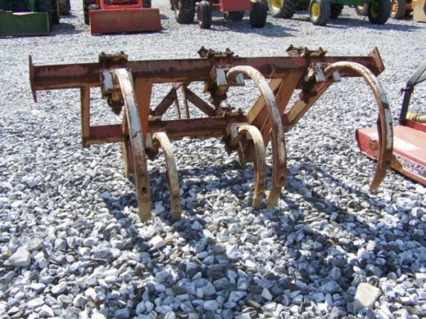 54: 5 Shank 3pt Chisel Plow for Tractors