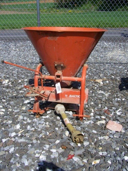 74: Baltic 3pt Fertilizer Spreader for Tractors
