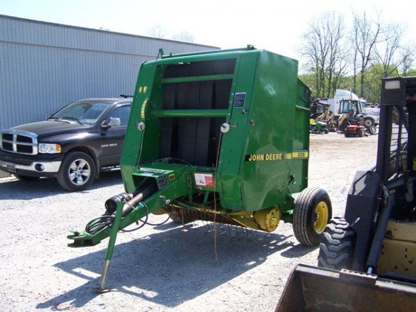 575: John Deere 335 Round Baler for Tractors
