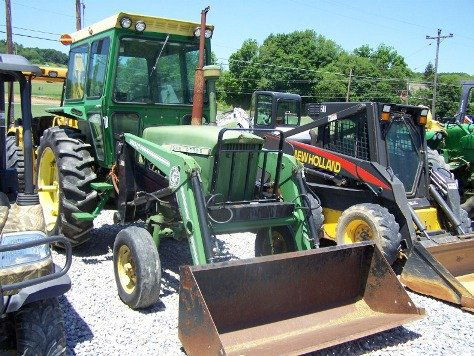 1213: John Deere 2510 Farm Tractor with Cab and Loader