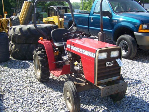 1436: Nice Massey Ferguson 1010 Compact Tractor Hydro