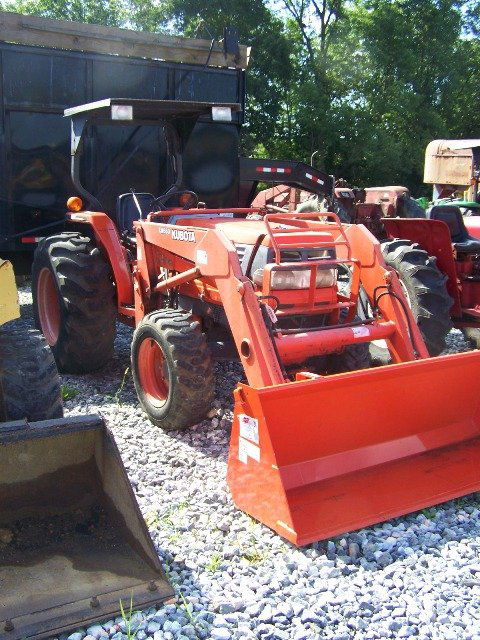 Kubota L3600 4x4 Compact Tractor with Loader - Aug 11, 2008 | G.W ...