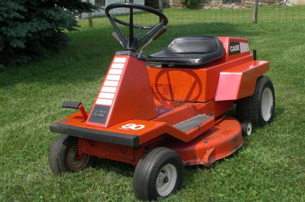 2522: 1983 Case MOD 80 Lawn & Garden Collector Tractor
