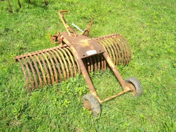 2651: Pull Type York Rake for Lawn and Garden Tractors : Lot 2651