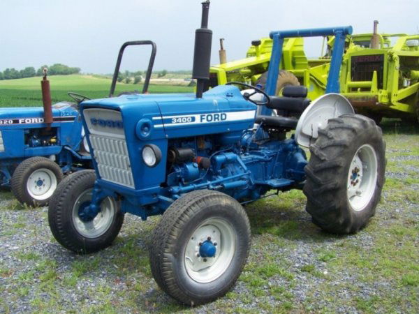 33: Ford 3400 Diesel Tractor